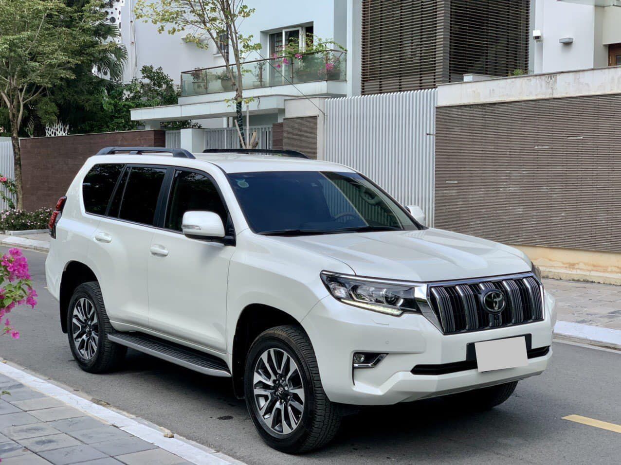 Toyota Land Cruiser Prado: Tin tức mới nhất về giá xe, đánh giá tổng ...
